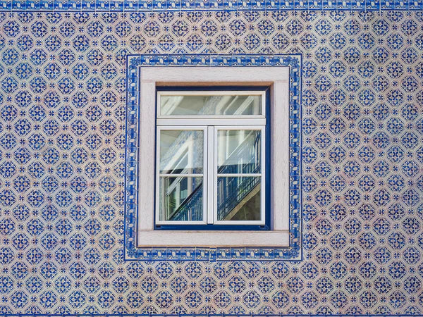 Five Tips for Tiling Around a Window
